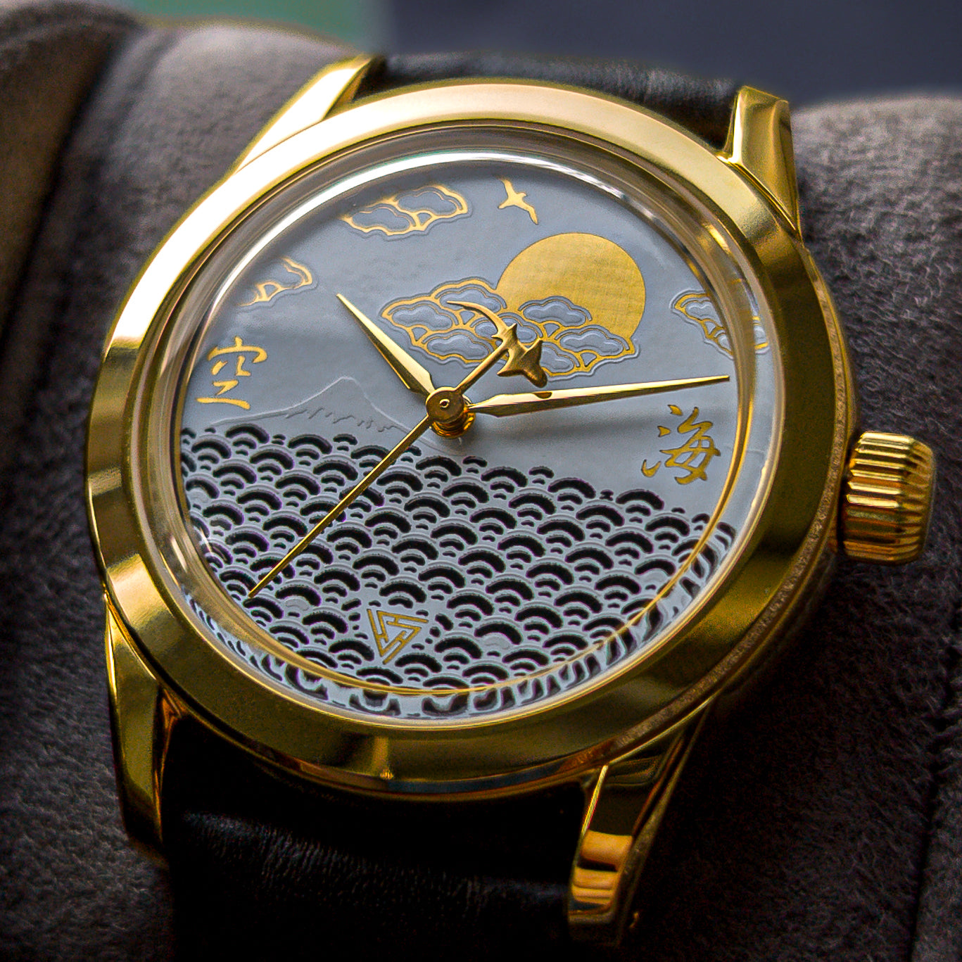 "Black Waves" 18k Gold Unique Seigaiha Seiko Mod Watch – Provenance Watches