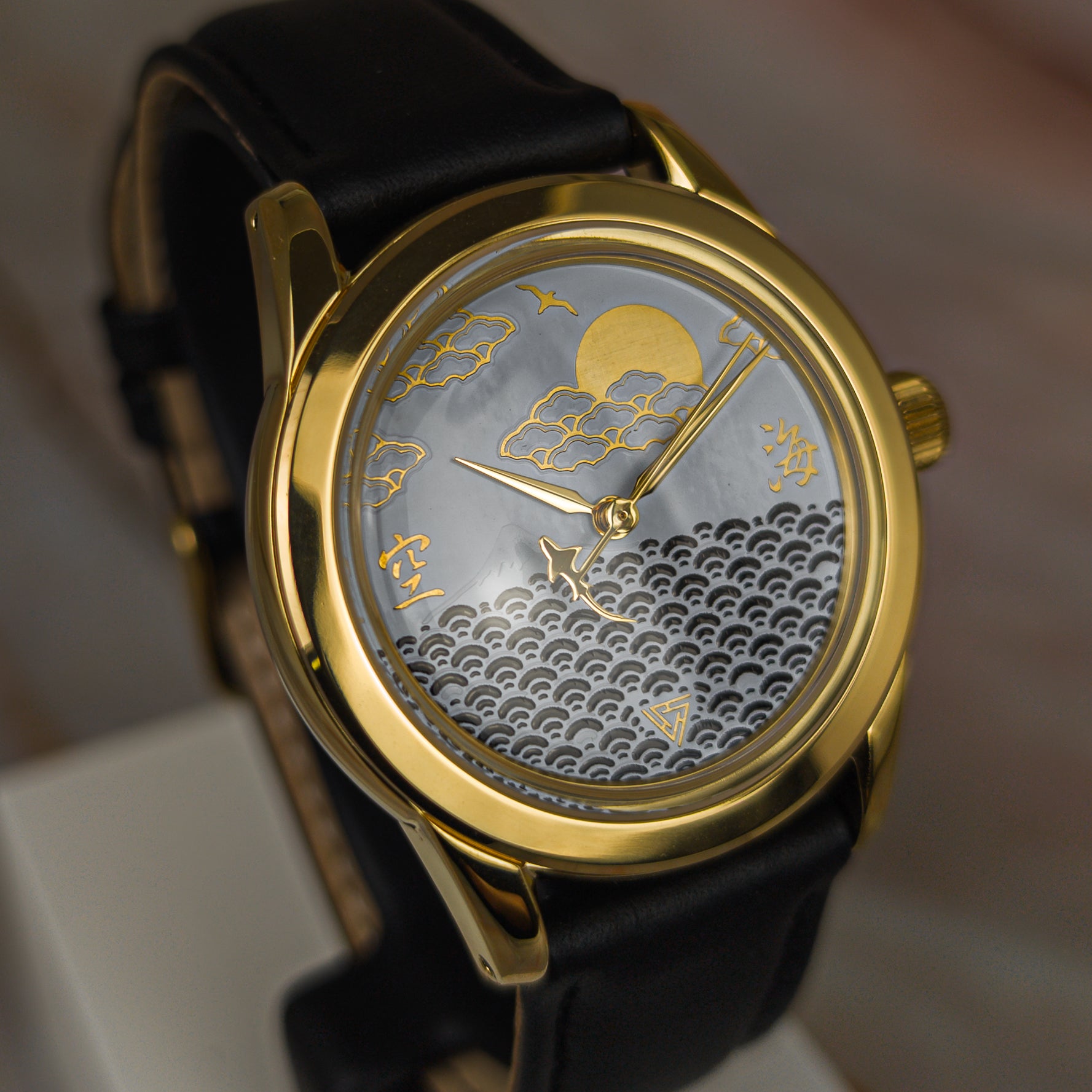 "Black Waves" 18k Gold Unique Seigaiha Seiko Mod Watch – Provenance Watches